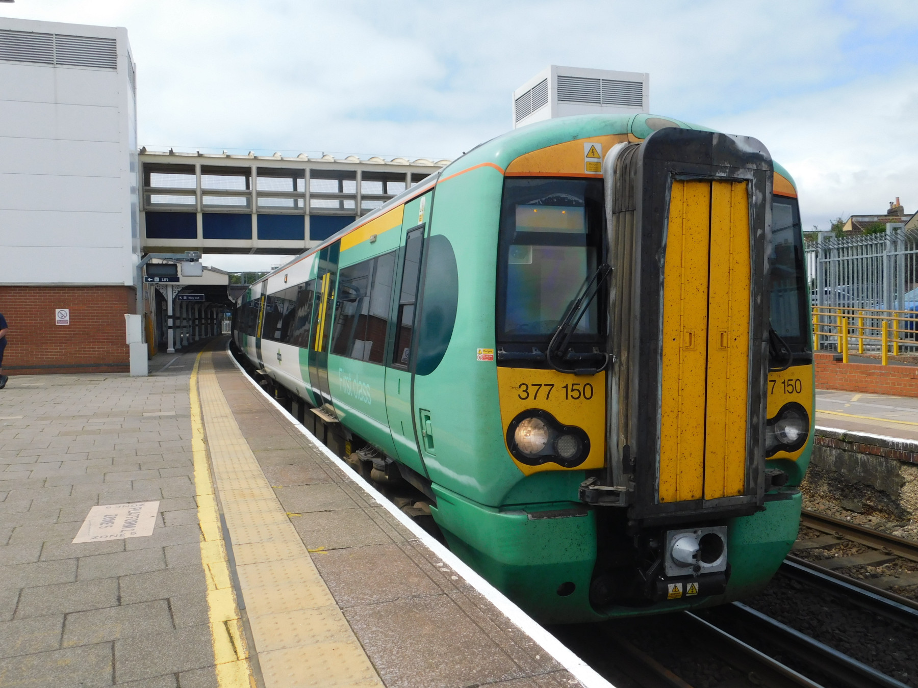 Photo of 377150 at Fratton — trainlogger