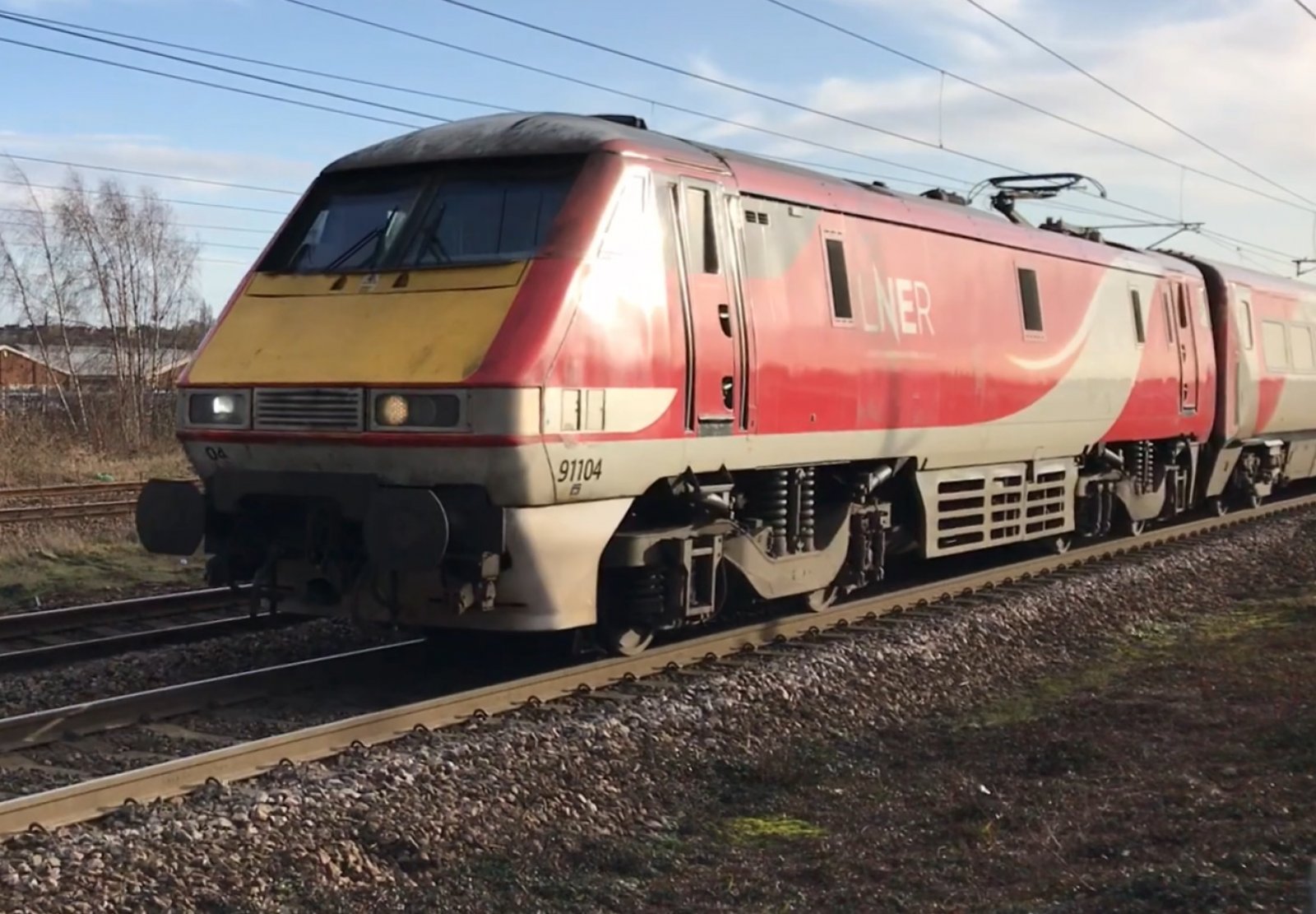 Photo of 91104 at Newark North Gate — trainlogger
