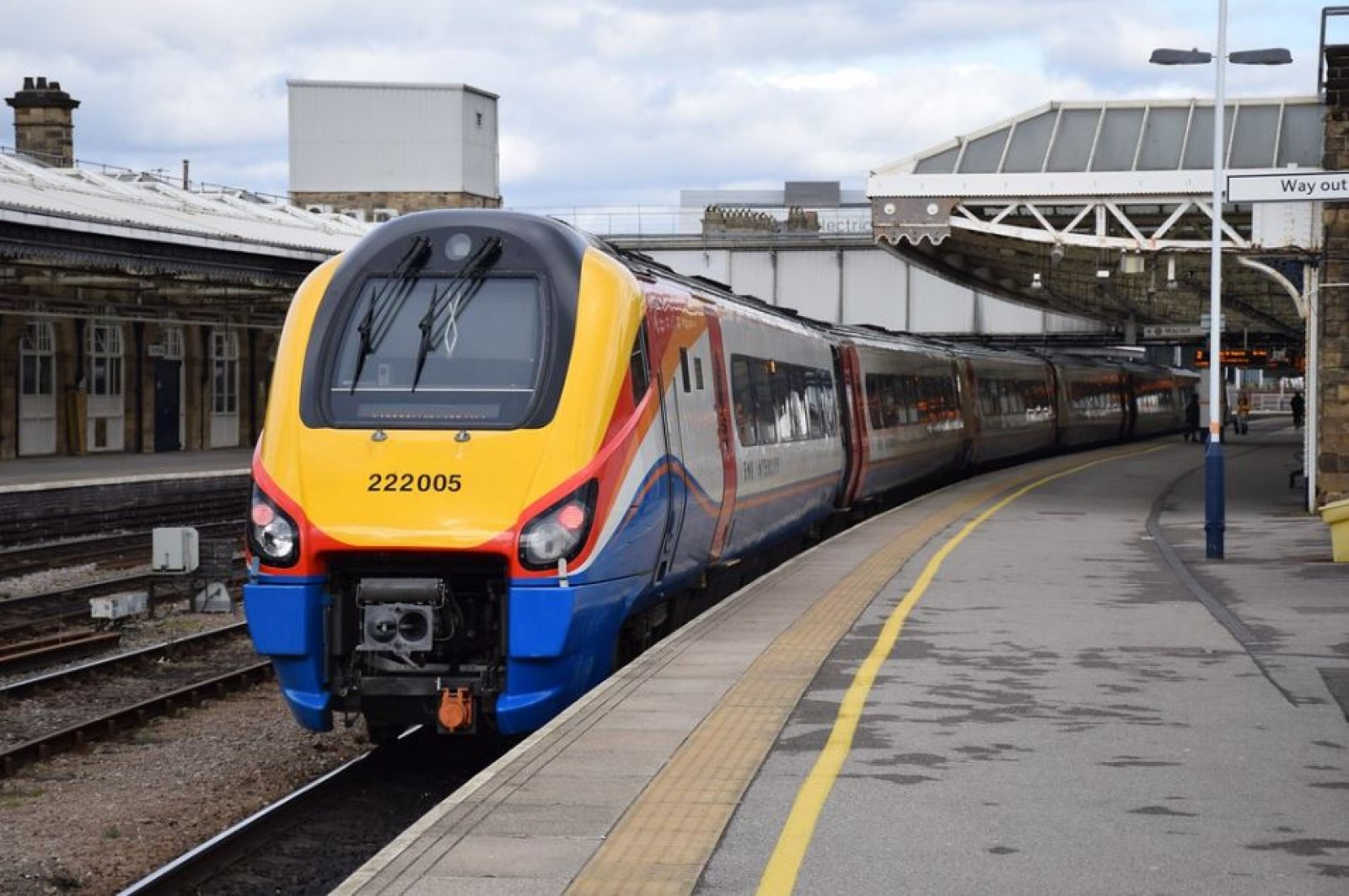 Photo of 222005 at Sheffield — trainlogger