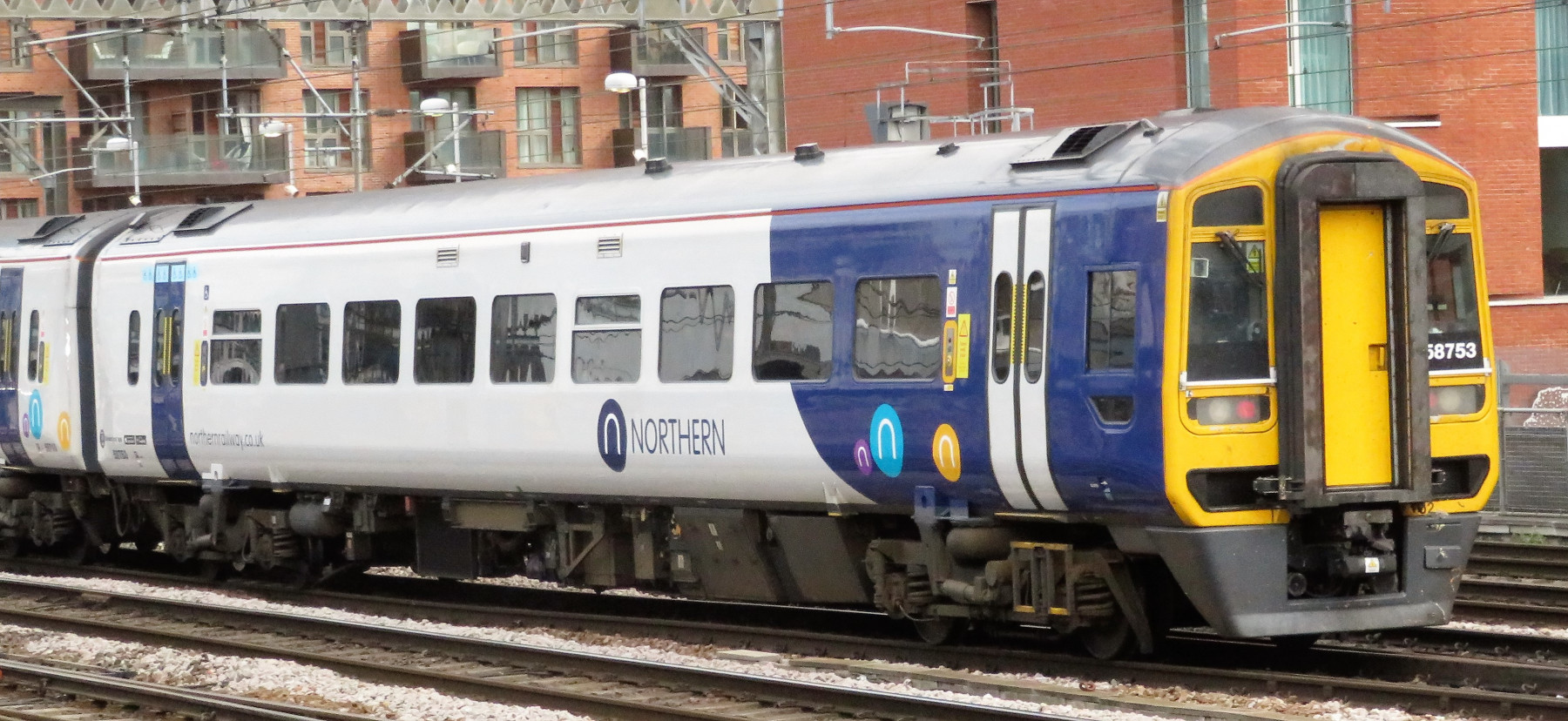 Photo of 158753 at Leeds — trainlogger