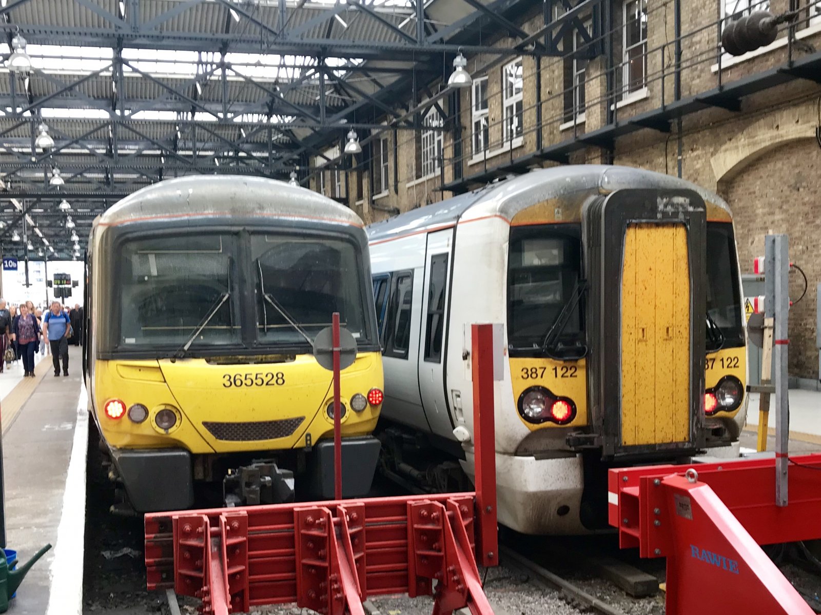 Photo of 365528 at London Kings Cross — trainlogger