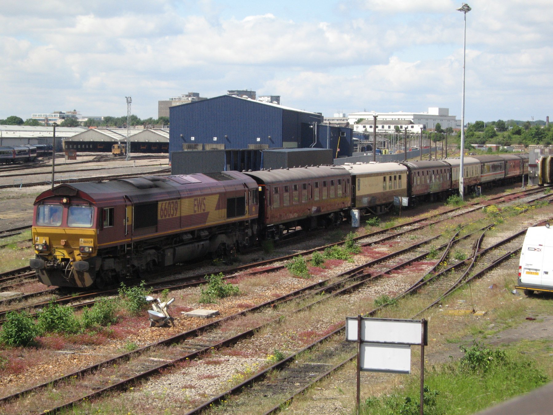 Photo of 66039 at Old Oak Common TMD — trainlogger