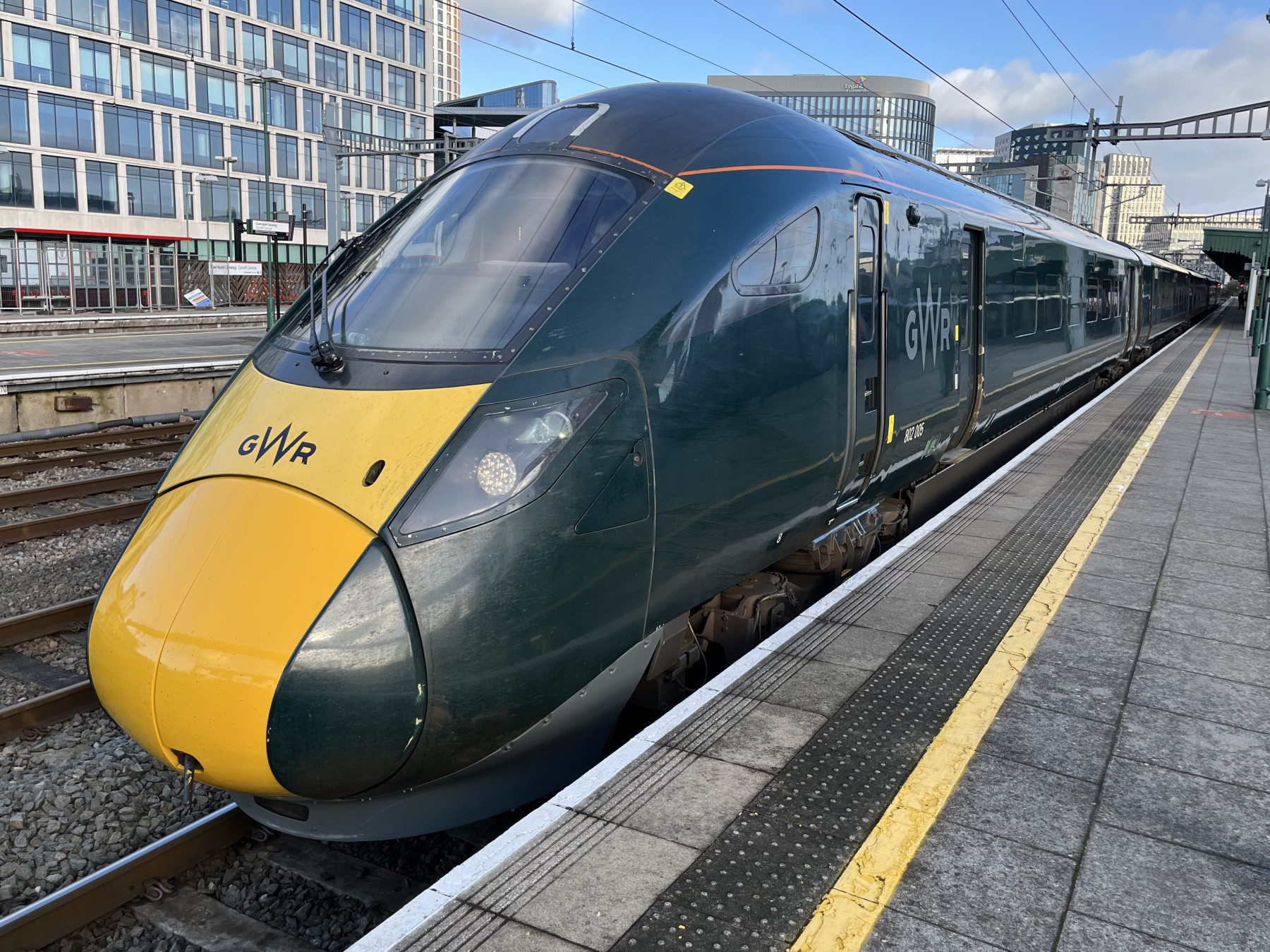 Photo of 802005 at Cardiff Central — trainlogger