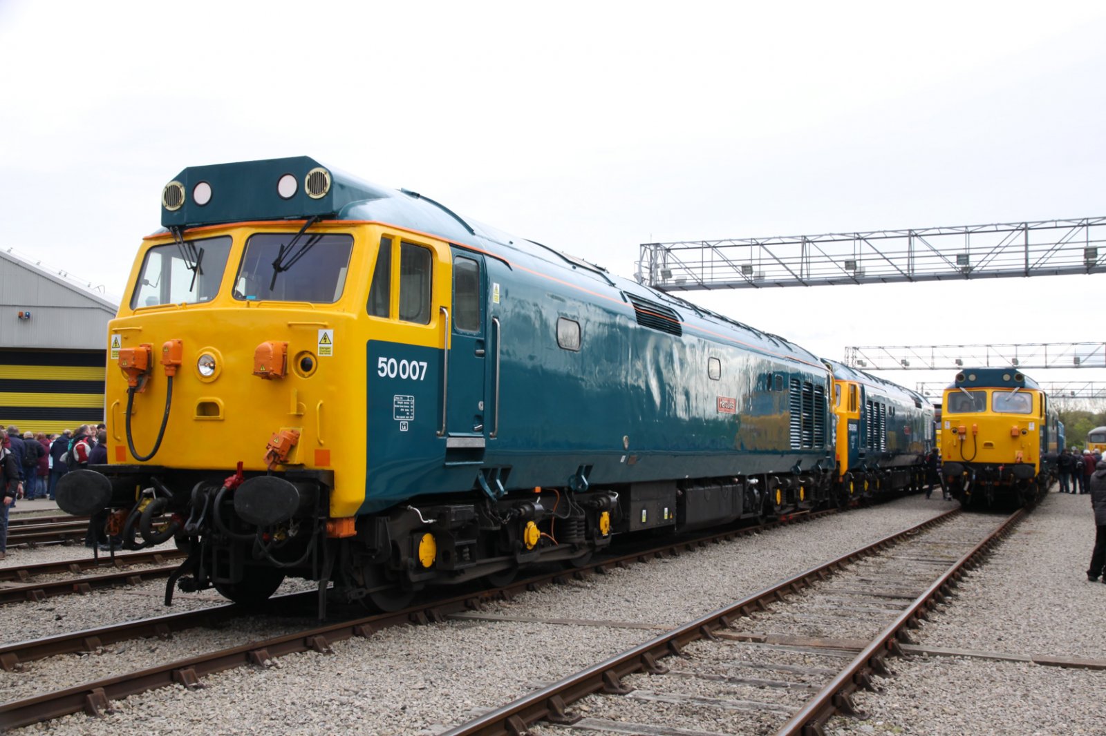 Photo of D407 at Bristol St Philips Marsh GWR/HST40 Open Day — trainlogger