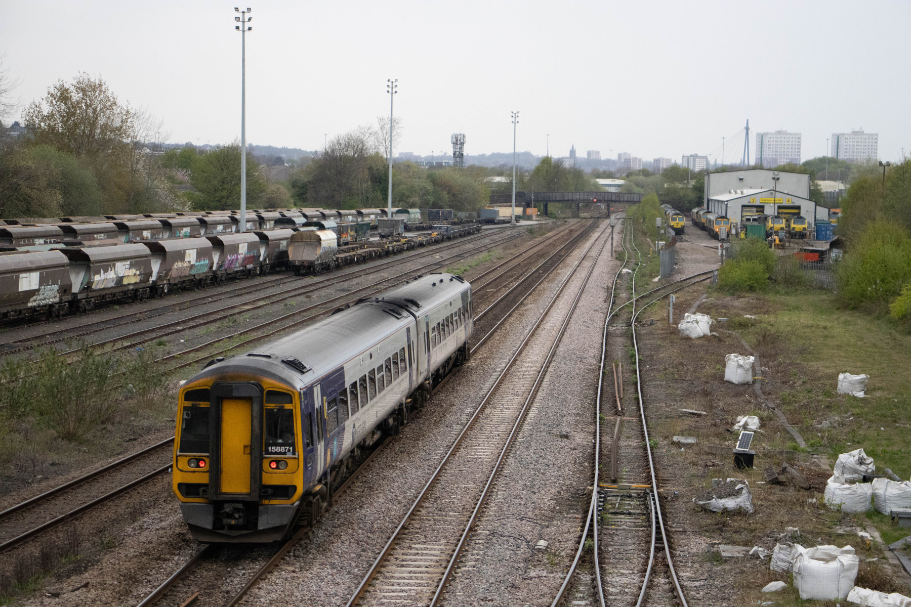 Photo of 158871 at Hunslet South Junction — trainlogger