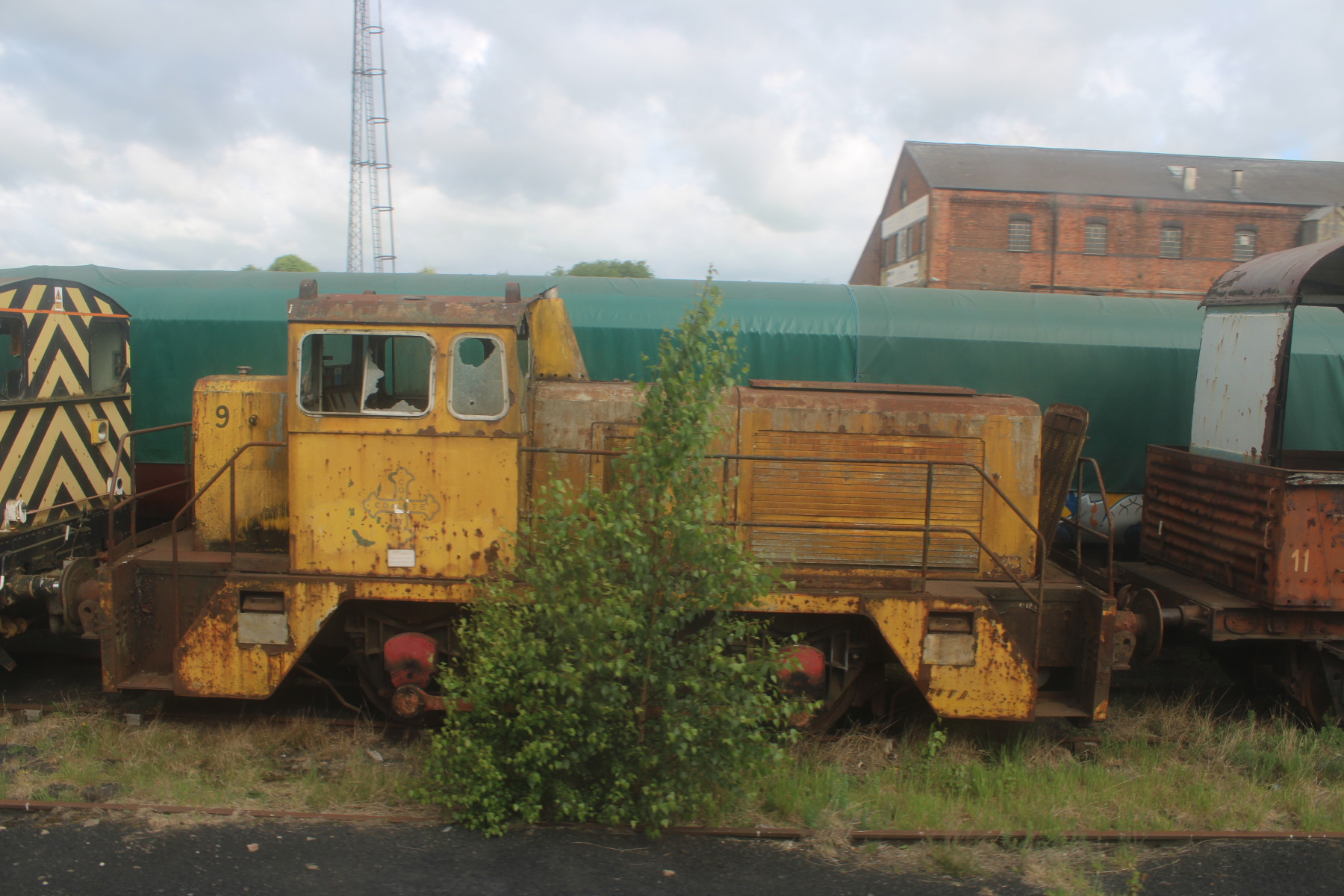Photo of TH237V at Burton-on-Trent - Nemesis Rail — trainlogger